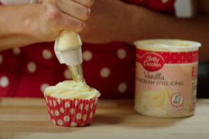 How to Do a Cupcake Swirl | Baking Tips | Betty Crocker UK