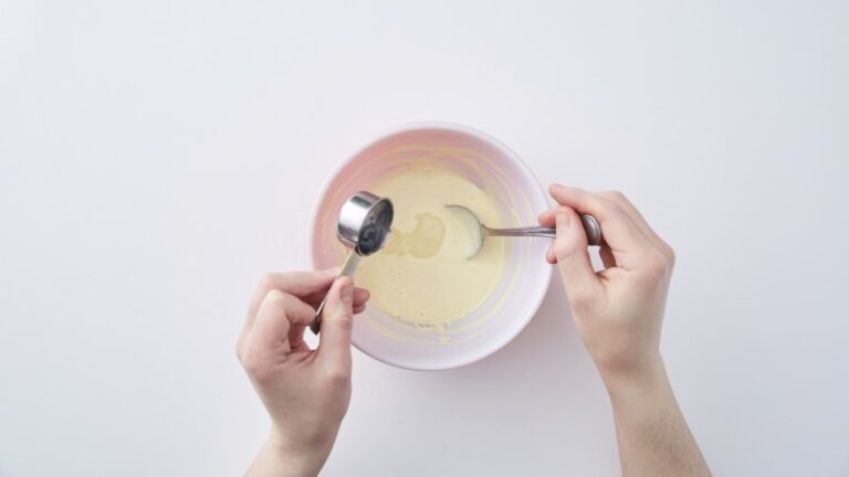 How to measure baking ingredients without cups & scales - Betty Crocker