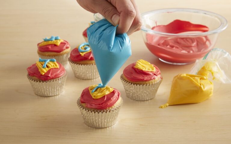 How To Write Happy Birthday On A Cake: Piping Tips - Betty Crocker